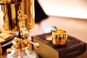 Royal Coffee Maker in gold & crystal for a lavish dinner party ...